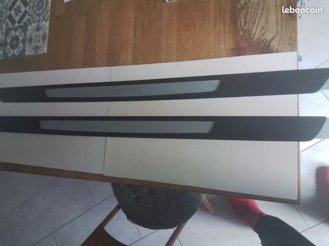 Baguette gauche et droite bas de marche neuf Avantime - Équipement auto