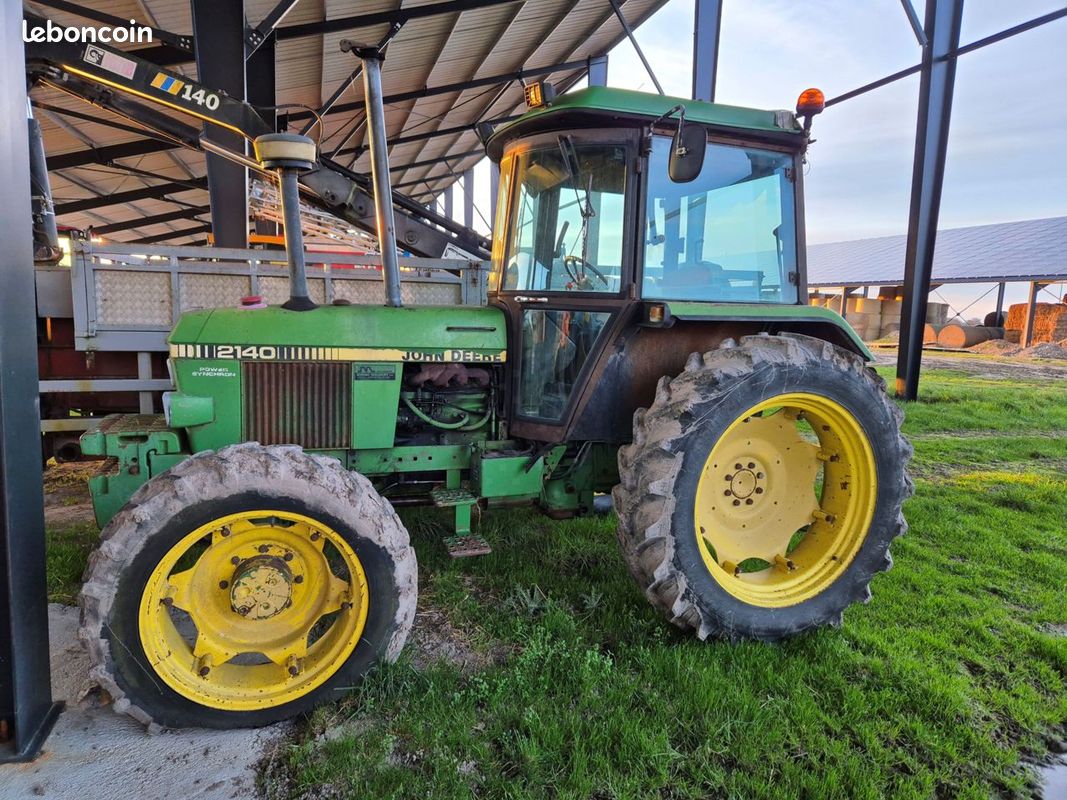 John Deere 2140 - Tracteurs