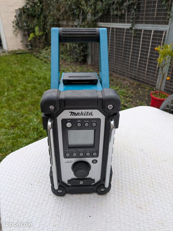 Radio de chantier Makita DMR 107 - BTP - Chantier gros-oeuvre