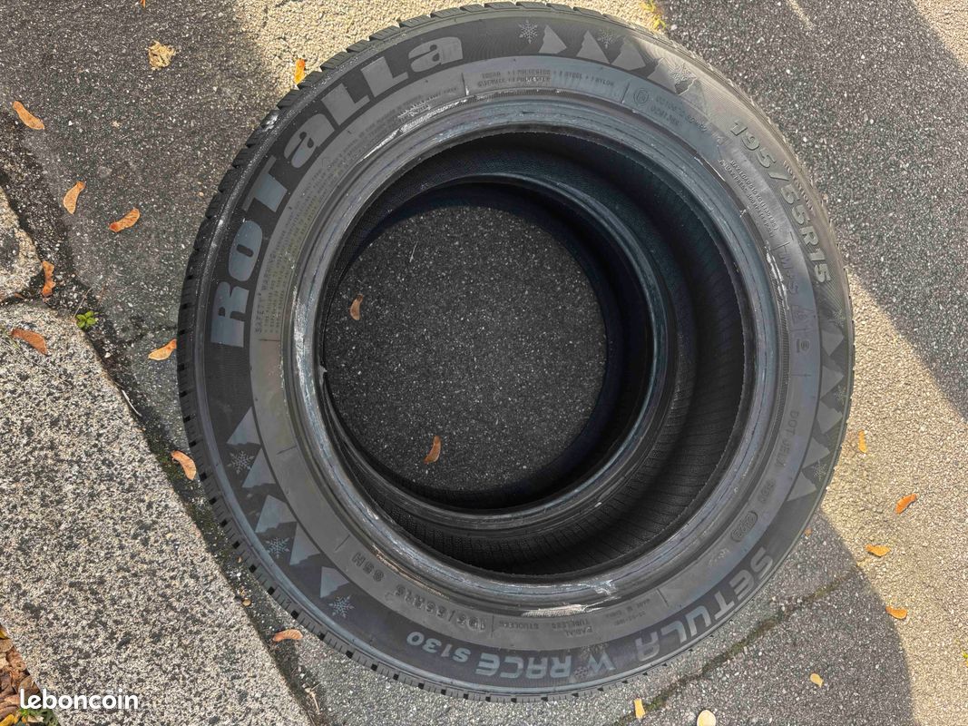2 Pneus Hiver Rotalla 195/55 R 15 proche du neuf ️ - Équipement auto
