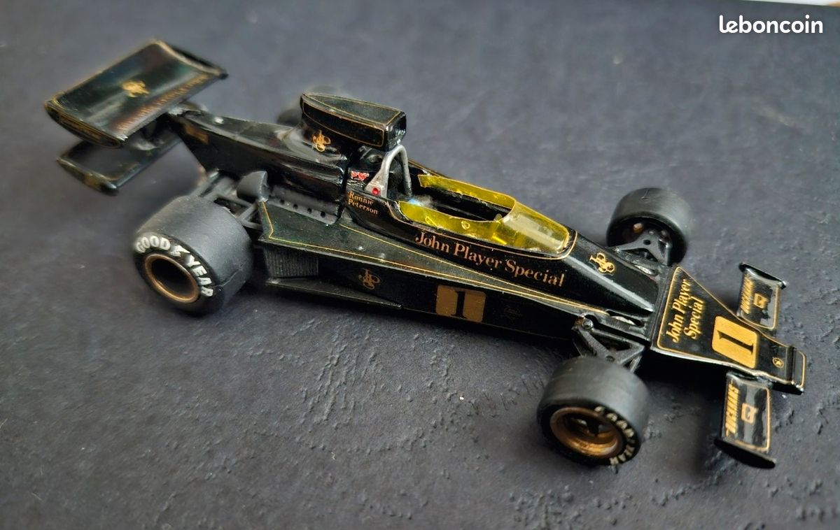 Lotus 76 JPS Mk1 1/43 - Modélisme