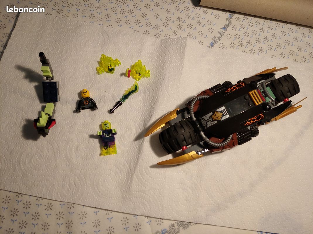 Lego Ninjago 70733 avec 2 figurines - Jeux & Jouets