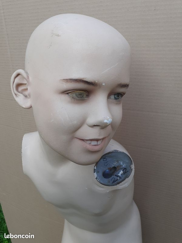 Mannequin réaliste enfant New John Nissen - Équipements pour commerces ...