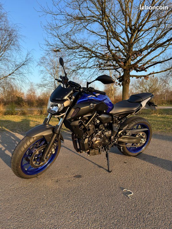 Yamaha MT07 icon blue 2020 - Motos