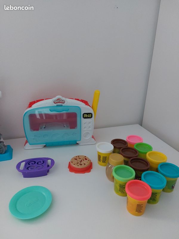 Pâte à modeler machines et accessoires Le lot comprend tout ce qui est ...