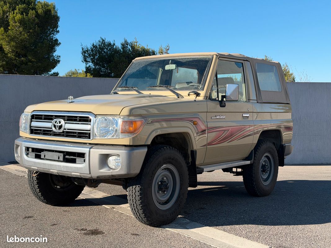 Toyota Land Cruiser GRJ71 bâché –essence V6 4.0L 228 ch BVM - Voitures