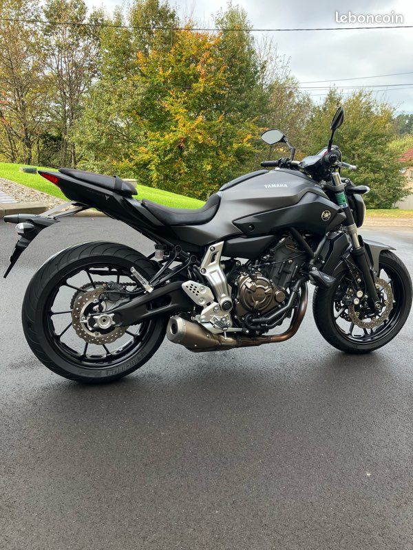 Yamaha MT07 - Motos