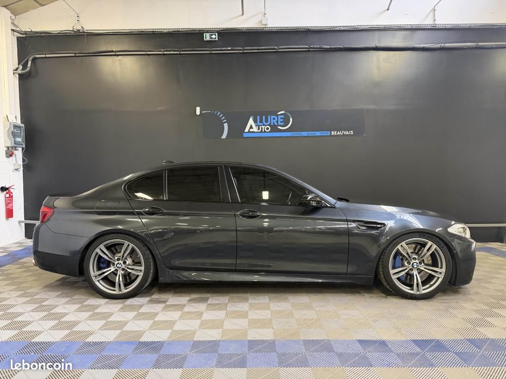 BMW M5 F10 4.4 V8 560ch (Caméra 360° / Toit Ouvrant / Affichage Tête ...