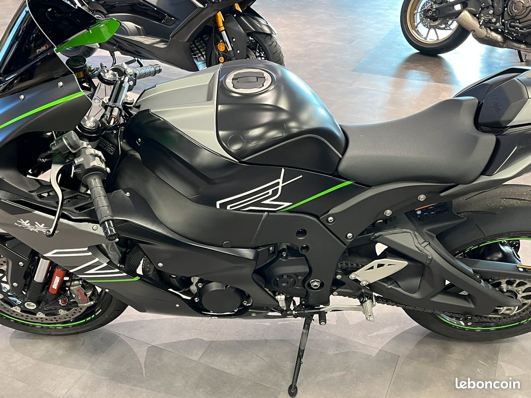 Kawasaki ZX-10R KRT deco Winter test - Motos