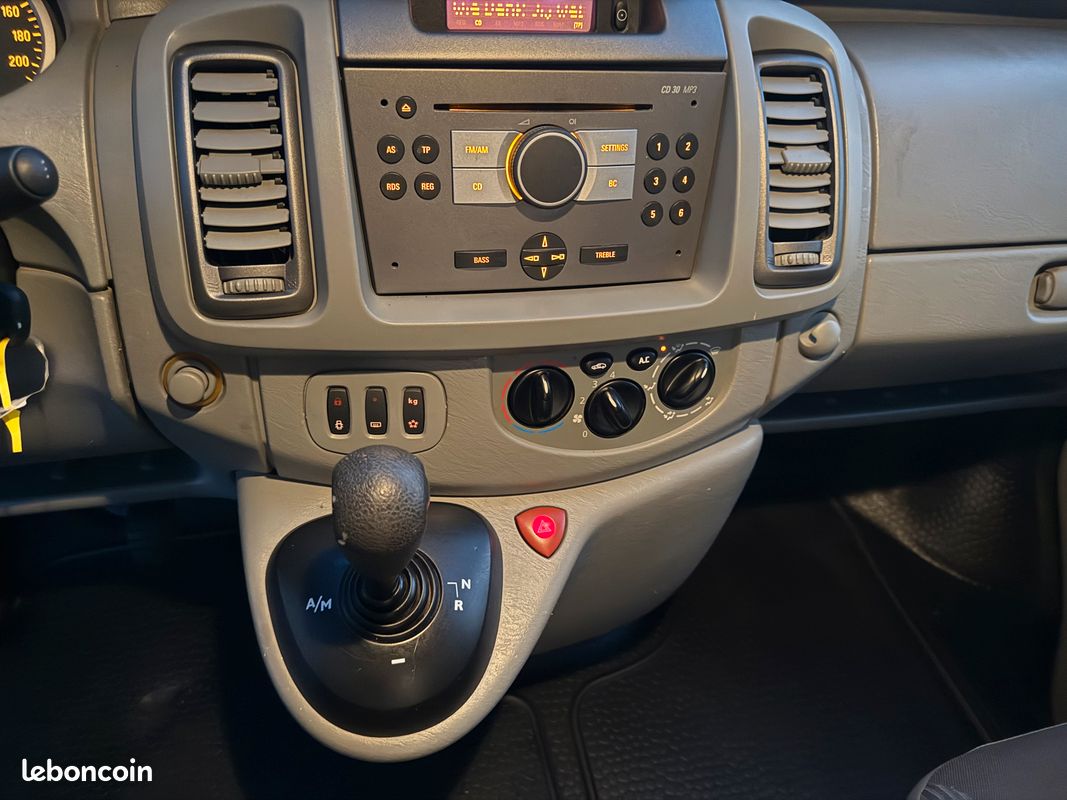 Opel vivaro 2.5 cdti 145 cv l2 h1 - Utilitaires