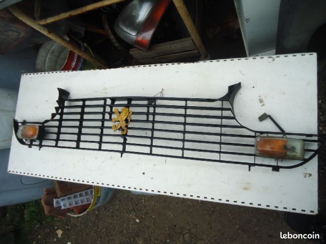 Calandre peugeot 204 1974 à 76 - Équipement auto