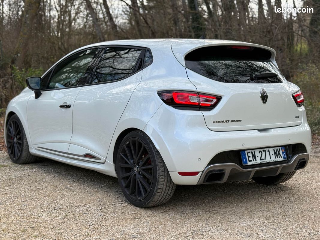 Renault clio iv rs 1.6 t 220 trophy edc 2017 - Voitures
