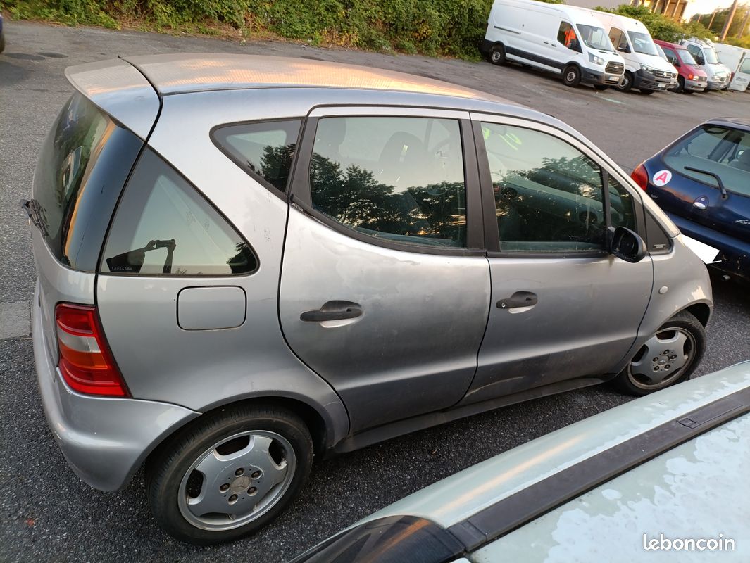 MERCEDES CLASSE A 168 PHASE 1 140 1.4i - 8V 1397cm3 - Équipement auto