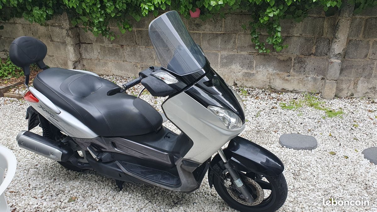 Scooter yamaha xmax 125cc - Motos