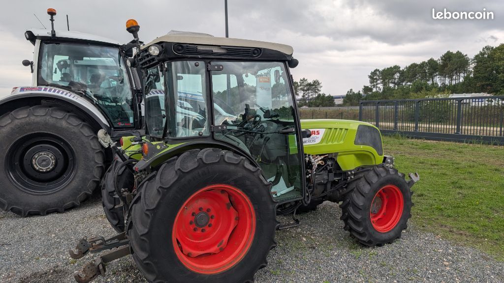 Claas Nexos 240F - Tracteurs