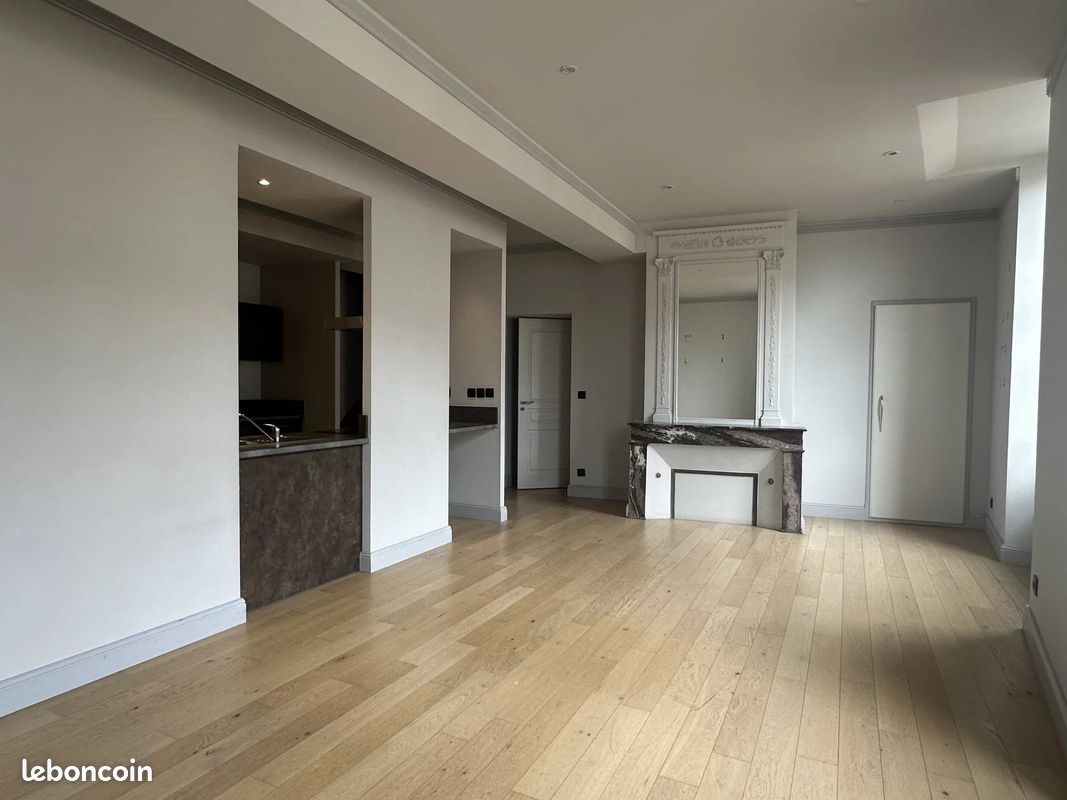 Duplex 3 pièces 83 m² - Locations