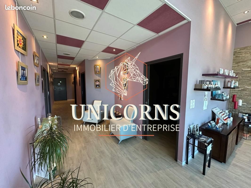 Local commercial 191 m² - Bureaux & Commerces