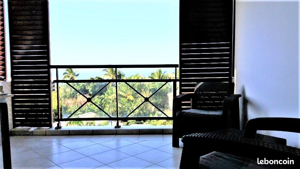 Studio meublé avec grande Varangue Sainte Clotilde - Locations