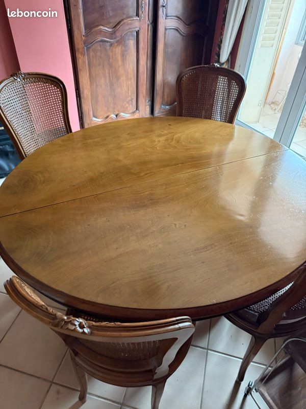 Table ronde avec 2 rallonges en bois et 4 chaises - Ameublement