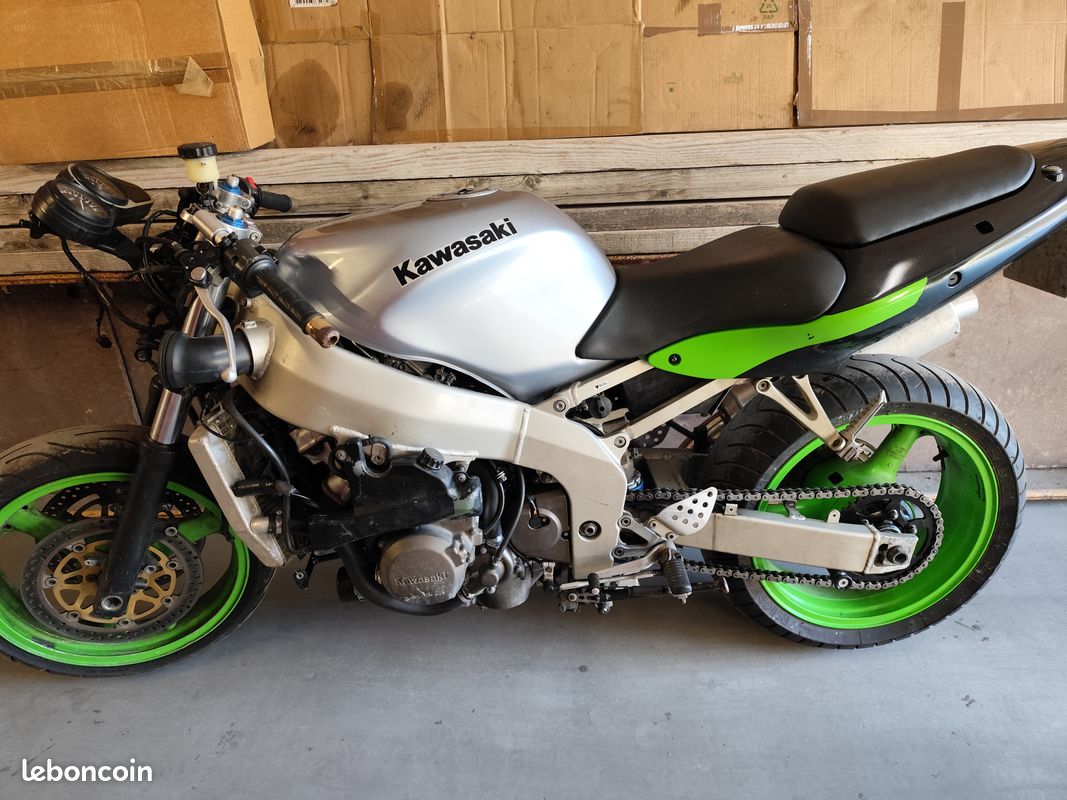 Kawasaki zx6r 1999 - Motos