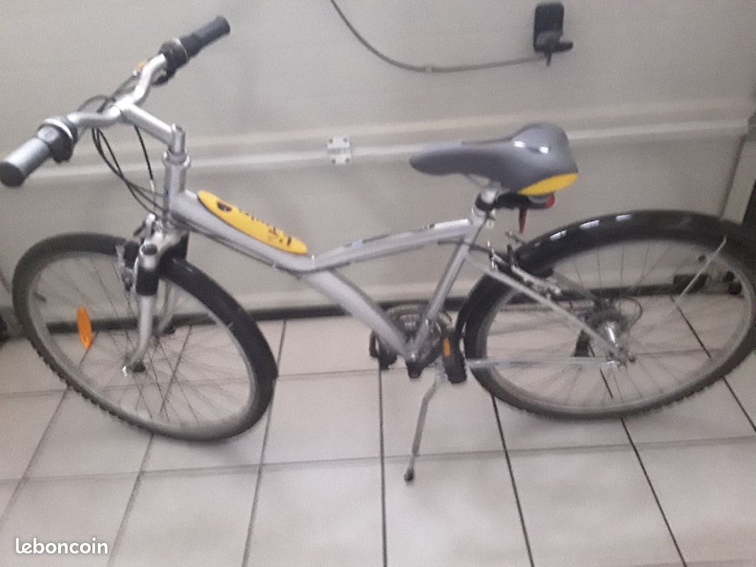 Vélo b' twin 26 pouces très bon état révisé avant la vente - Vélos