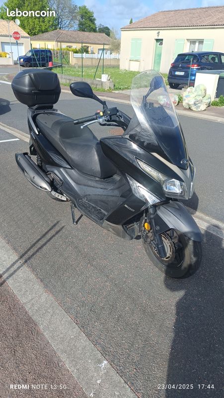 Scooter Kymco 300 - Motos