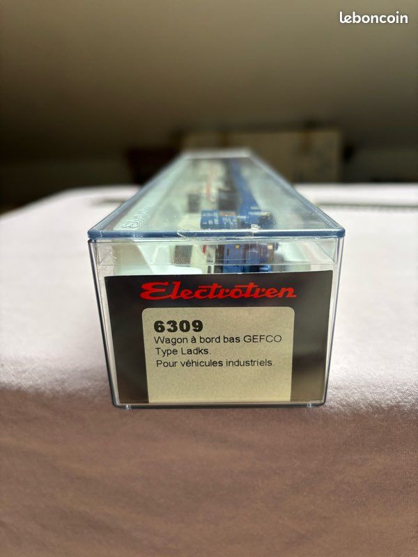 Wagon porte véhicule Gefco avec chargement de camionnette Ford HO ...