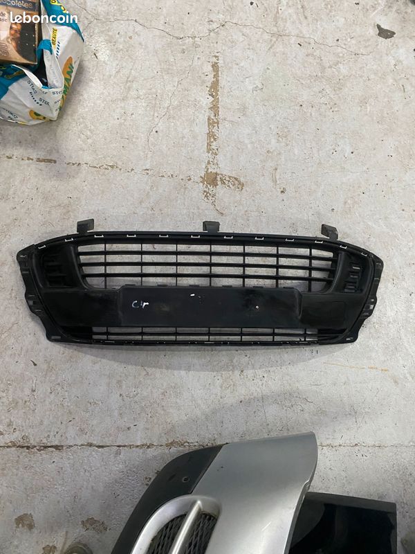 Grille calandre pare choc avant C4 Citroen - Équipement auto