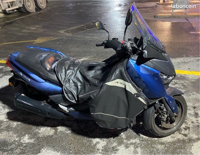 Yamaha Xmax 300 Bleu – 2019 – 34 900 km – 3 500 - Motos