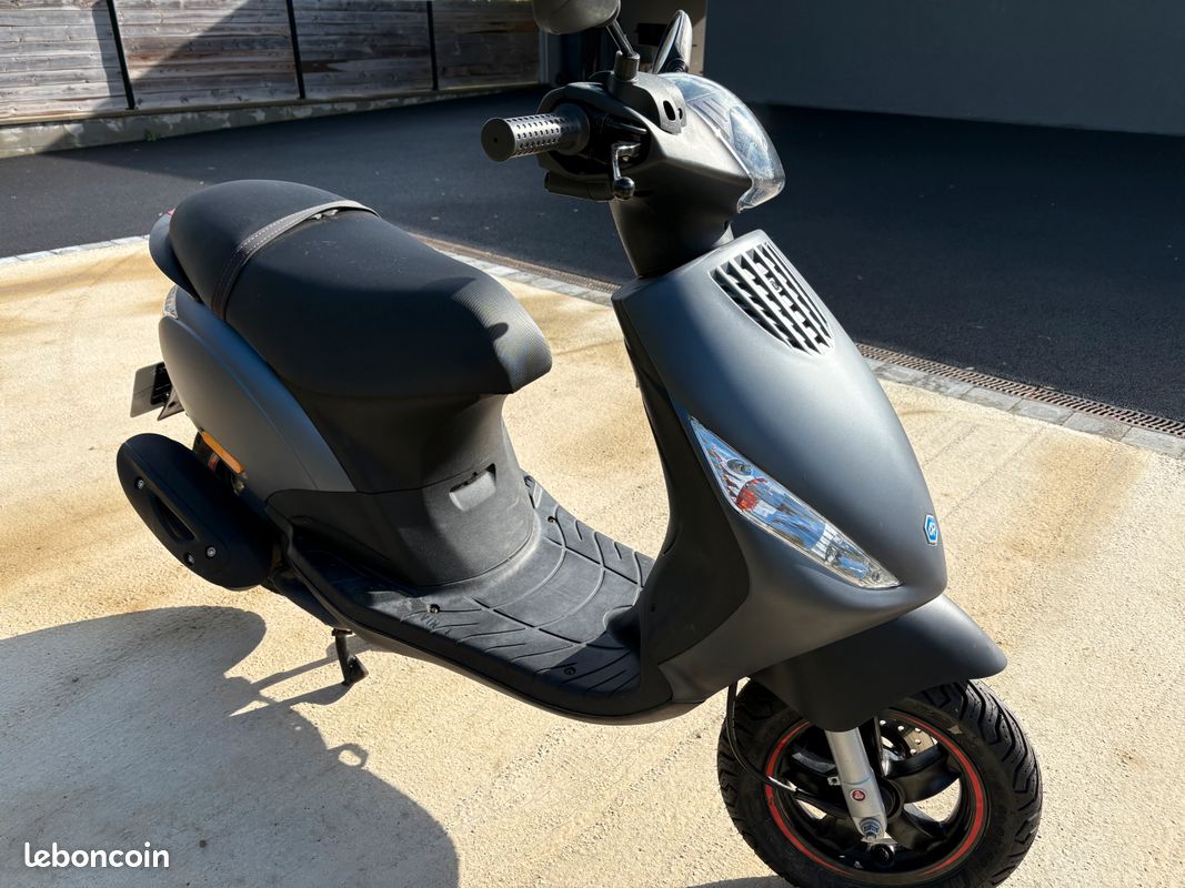 Scooter Piaggio Zip - Motos