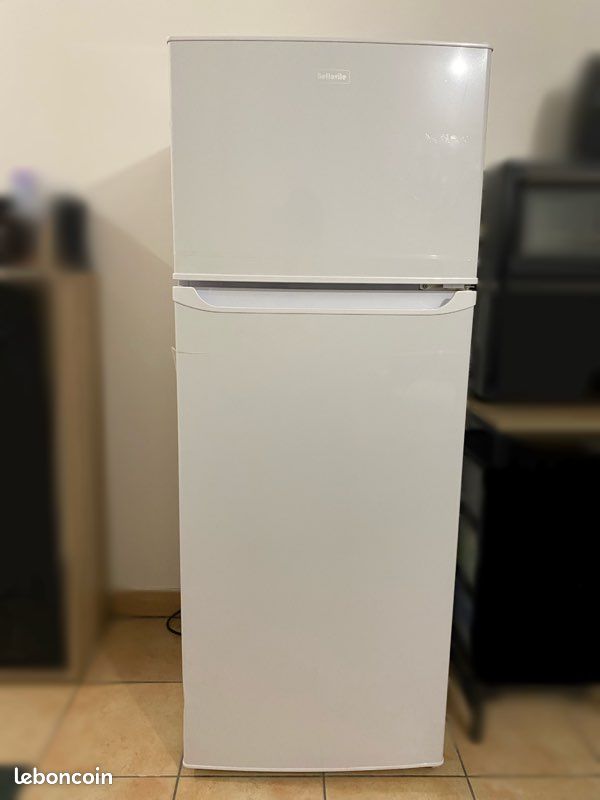 Réfrigérateur/Congélateur Bellavile 215L - TBE - Électroménager