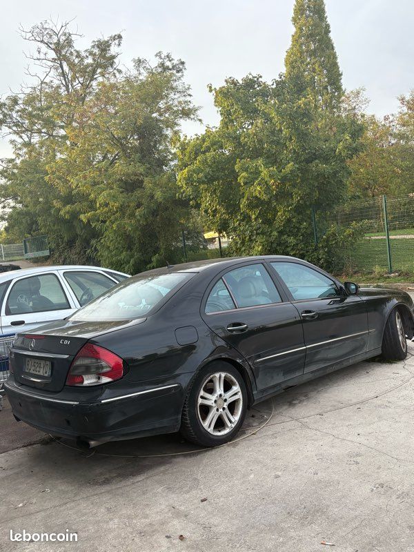 Mercedes E320 - Voitures