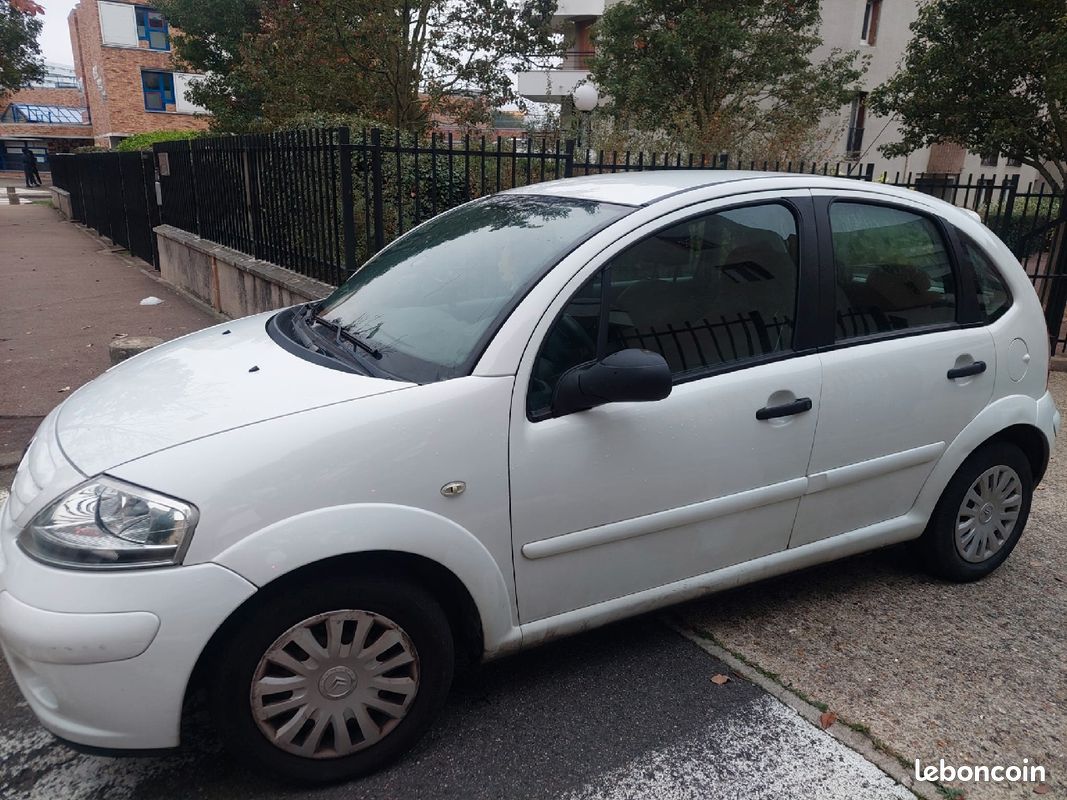 C3 blanche de 2009 - Voitures