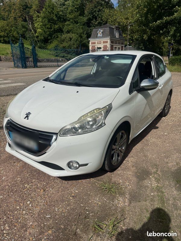 Peugeot 208 - Voitures