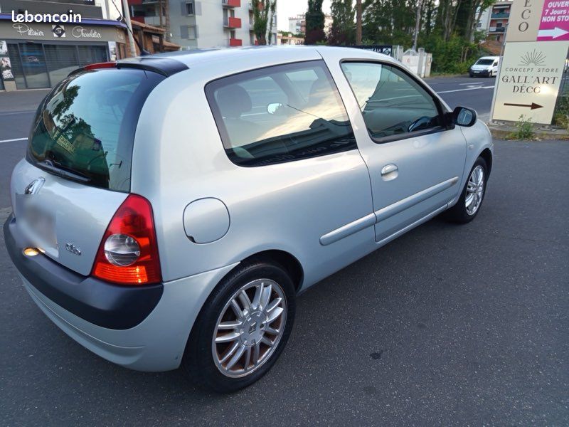 Clio 2 1.6 16 v initial, Paris - Voitures