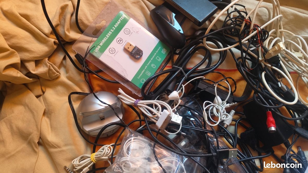 Lot de câble alimentation, informatique, écouteurs, accessoires console ...