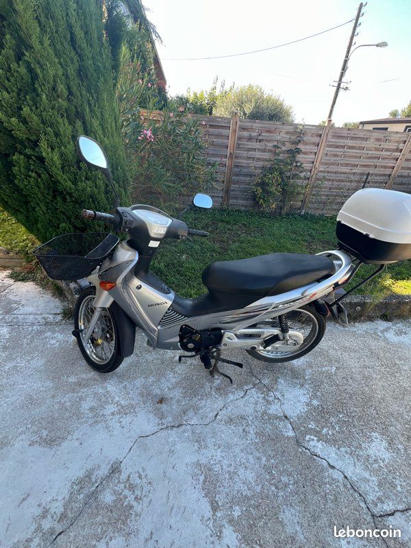Honda Innova - Motos