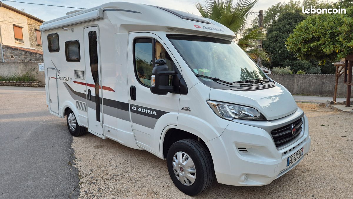 ADRIA COMPACT SP+/DE 5.99 M/ super équipé - Caravaning
