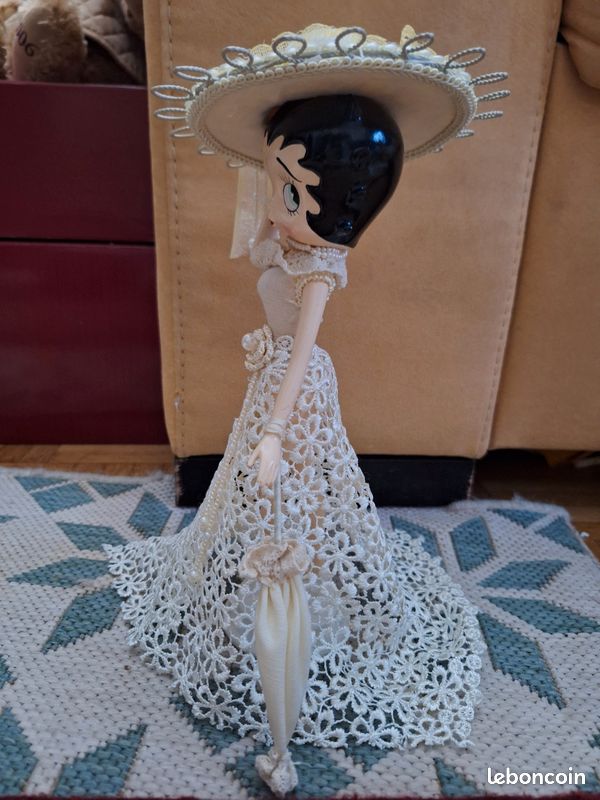 Vintage Betty Boop Victorian Lace On Stand - Collection
