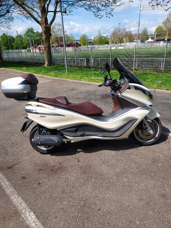 Piaggio X10 - Motos
