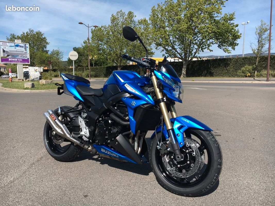 Gsr 750 état neuf - Motos