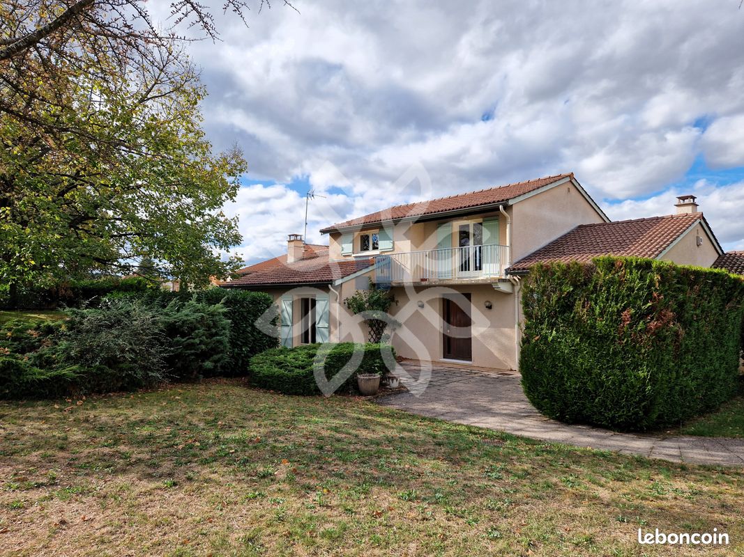 Propriété 8 pièces 218 m² - Ventes immobilières