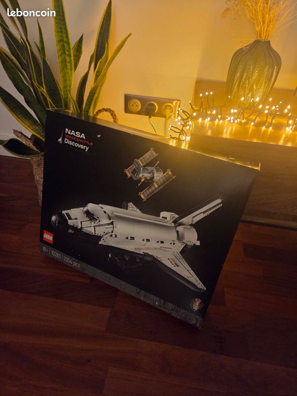 Lego NASA - Space Shuttle Discovery STS-31 - Jeux & Jouets