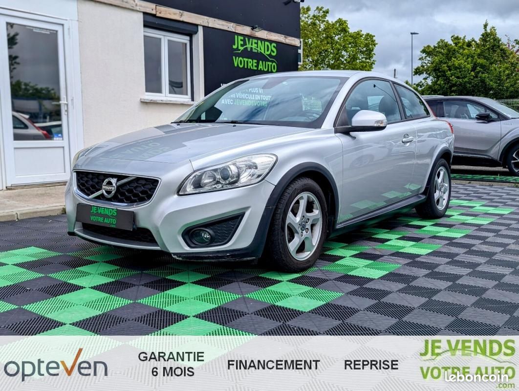 Volvo C30 D2 115ch Momentum - Voitures
