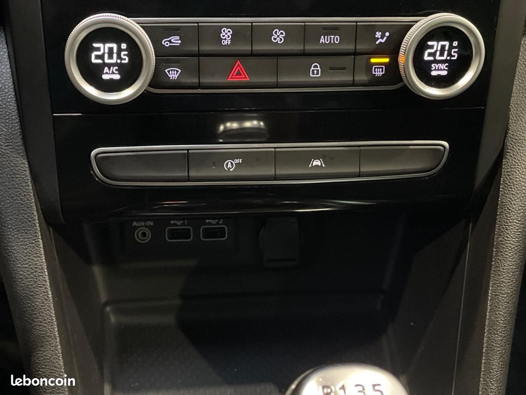 Renault Mégane IV Berline TCe 140 FAP - 21N Intens - Voitures