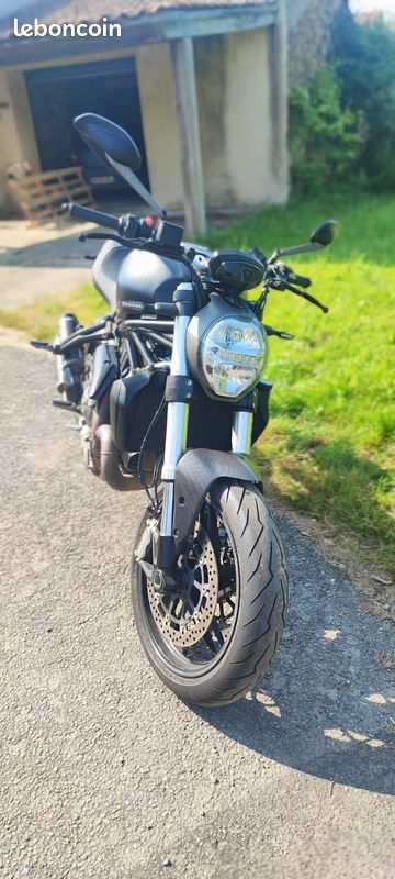 Ducati monster 821 noire mat - Motos