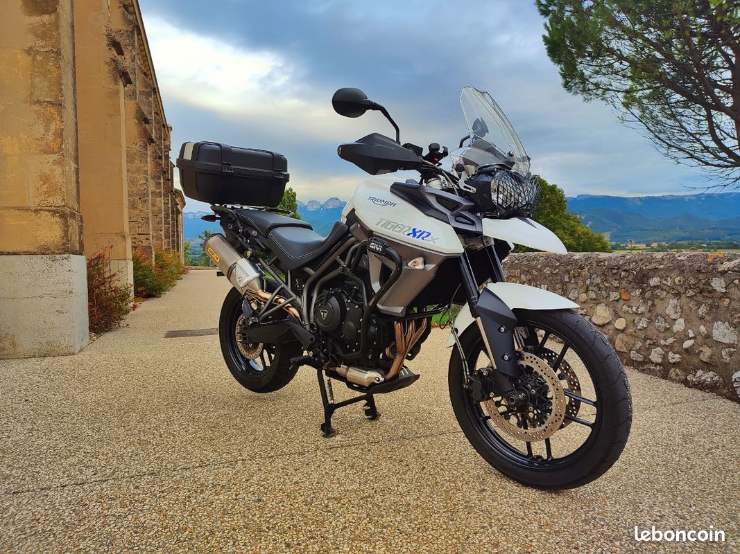 Triumph Tiger 800 XRX + Options - Motos