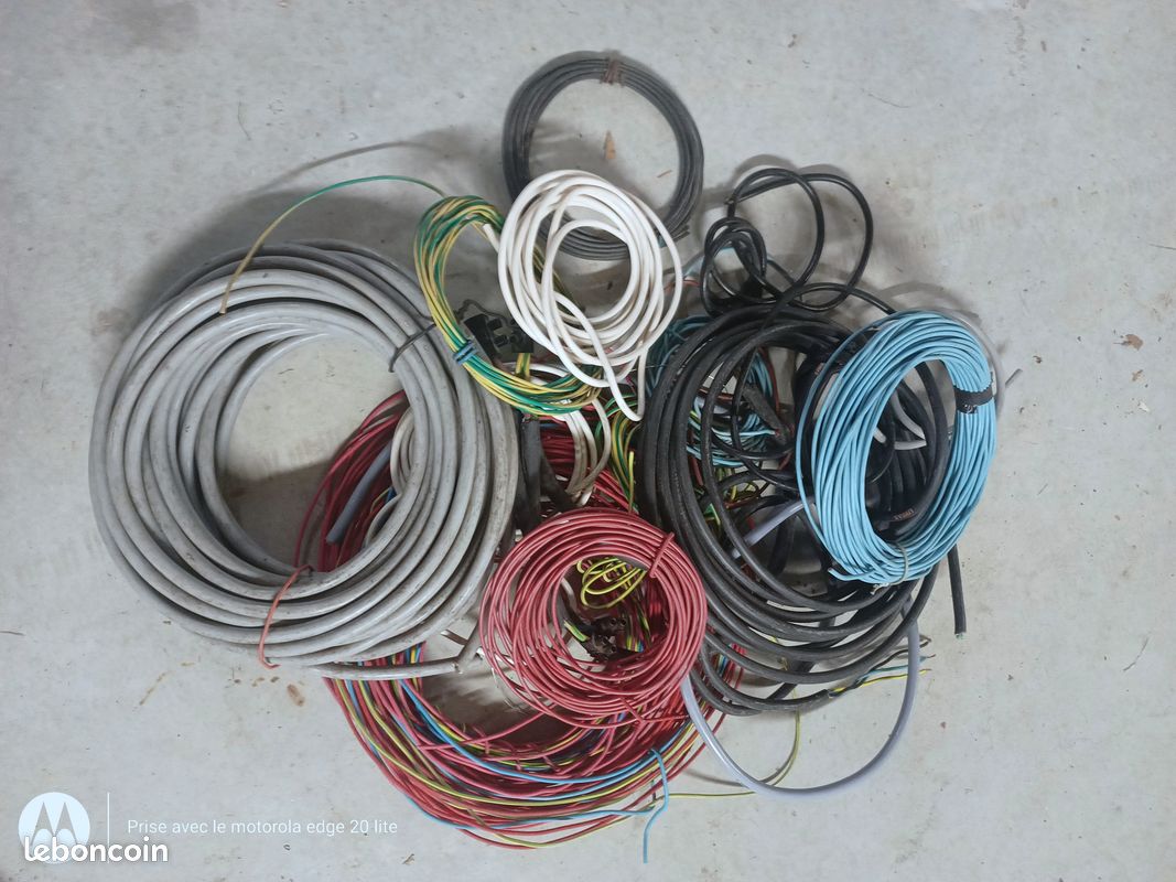Lot de divers cables électriques - Bricolage