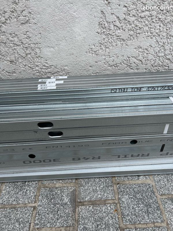 Rails montants fourrures Placo - Bricolage