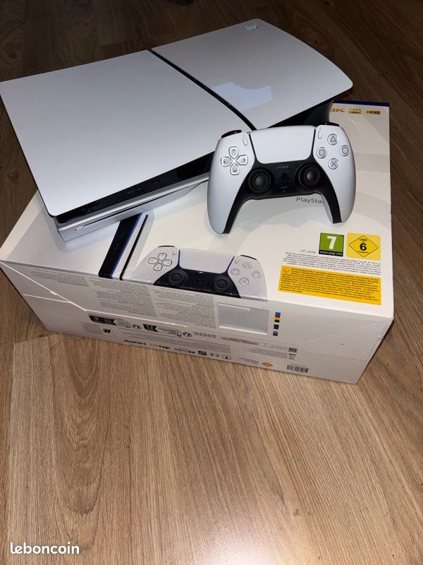 PS5 Slim - Consoles